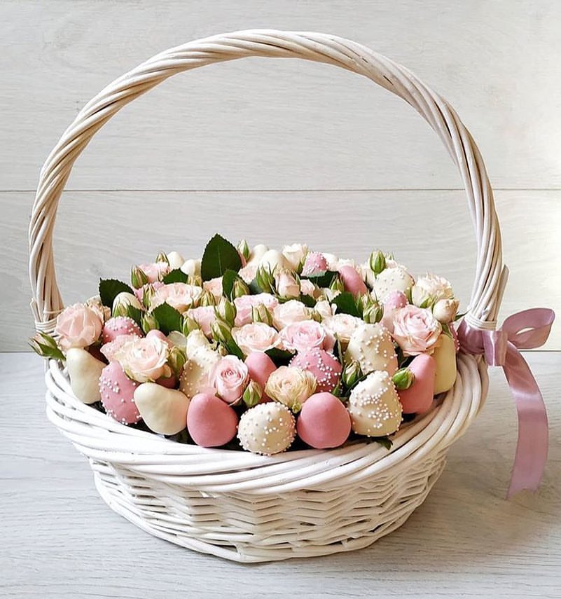 Capsuni in Ciocolata si Flori Lc 16 - Betty Flowers